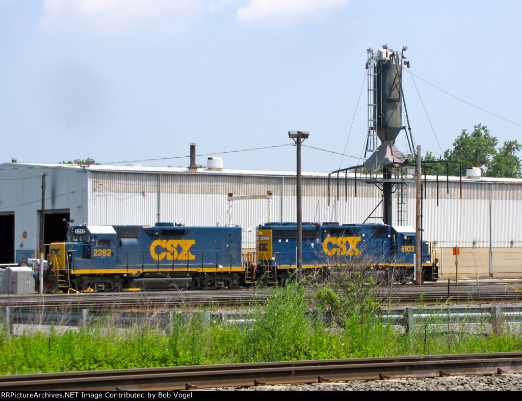 CSX 2282 and 6922